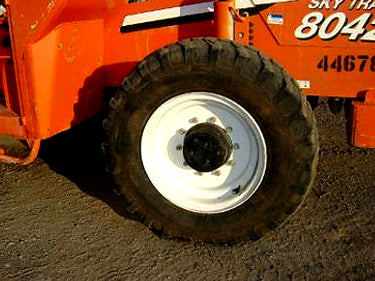 Skytrak 8,000 LB 4X4X4 Telescopic Telehandler Forklift